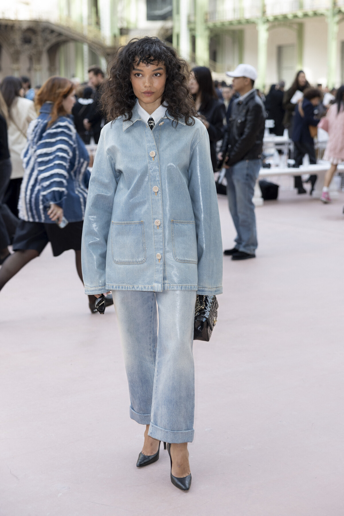 Photo : Whitney Peak au Front Row du défilé de mode féminine Chanel ...