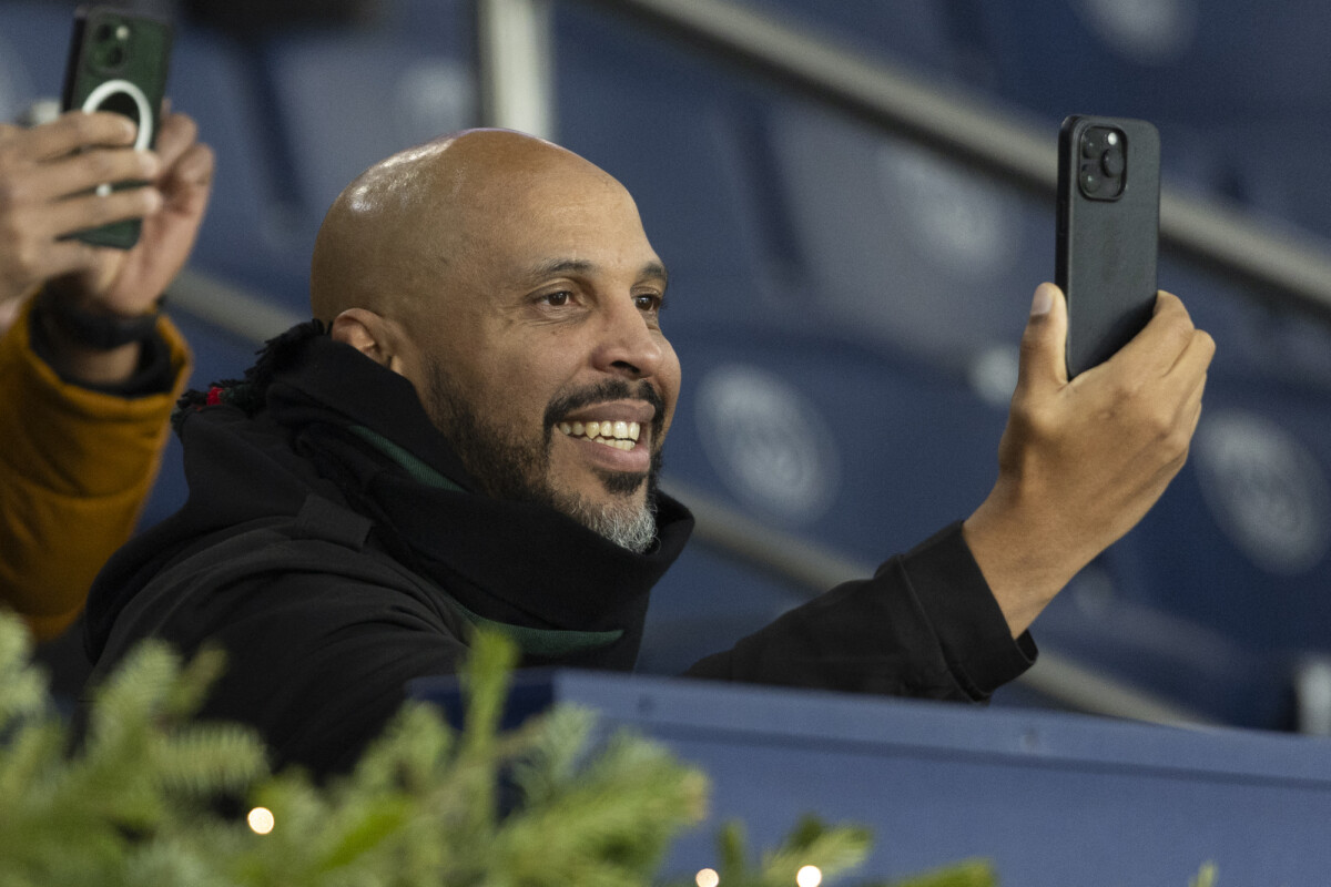 Photo : Coach Joe (coach star academy) - Célébrités dans les tribunes ...