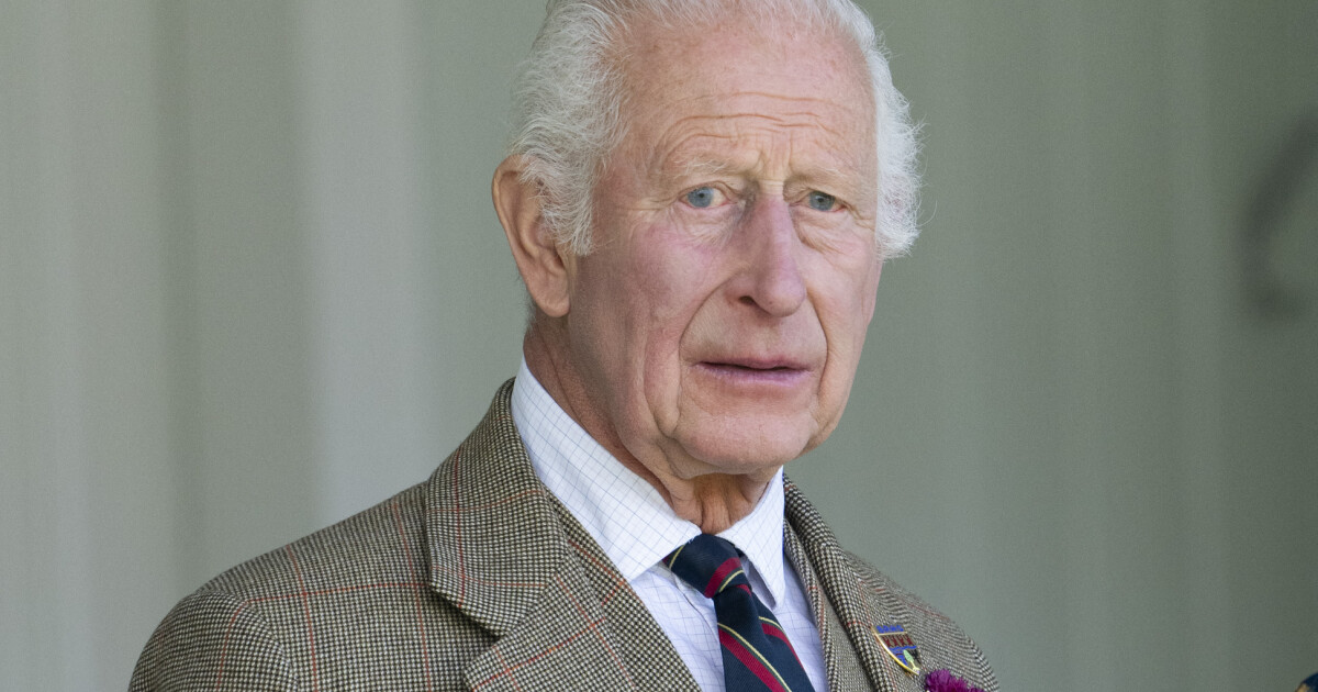 "Coincé entre le mur et son lit" : Un proche de Charles III disparaît à ...