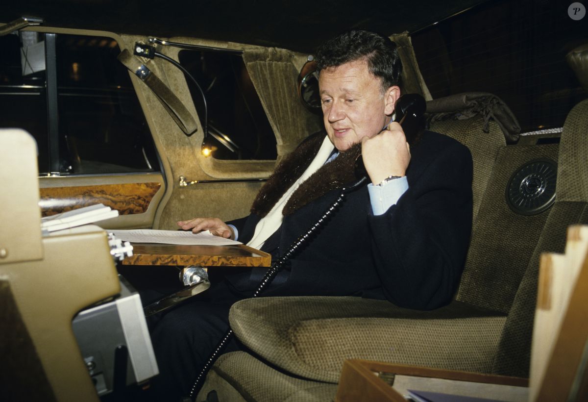 Photo : En France, à Paris, Philippe Bouvard dans sa voiture le 27 ...