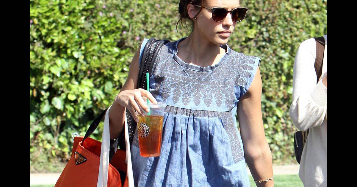 Jessica Alba, radieuse dans une petite robe en denim Isabel Marant qu ... Jessica Alba, radieuse dans une petite robe en denim Isabel Marant qu ...