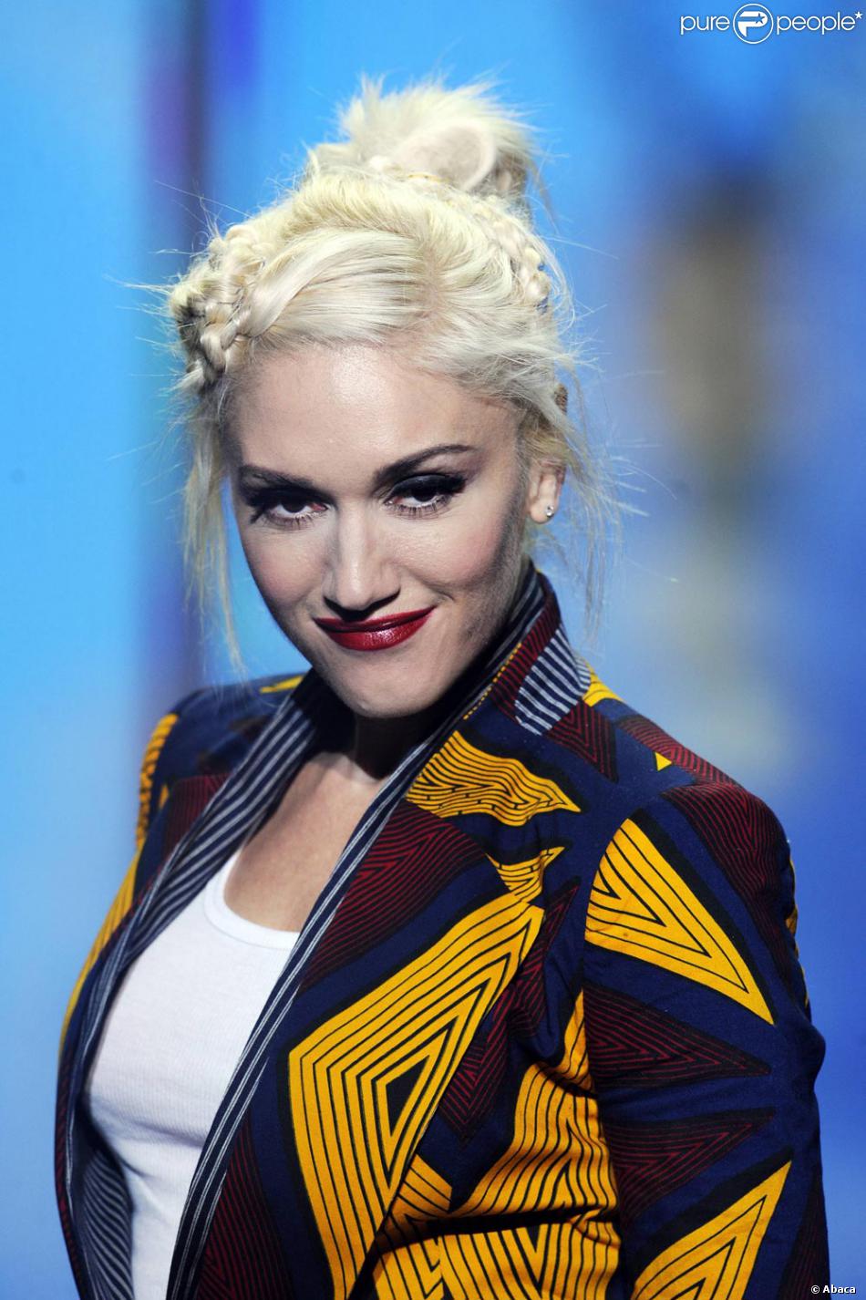 Gwen Stefani se présente sur le catwalk après le défilé de sa marque ...