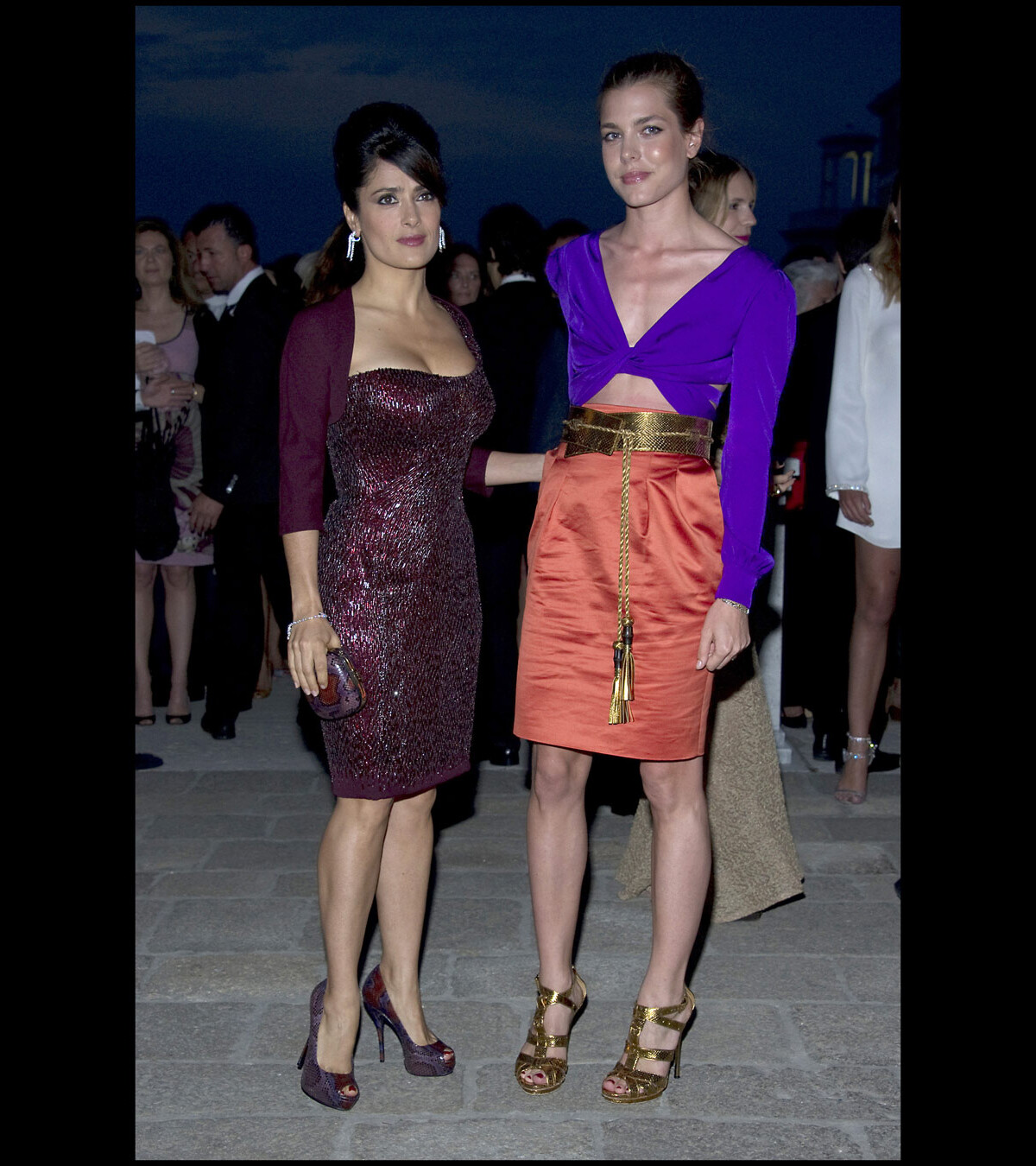 Photo : Salma Hayek et Charlotte Casiraghi, en Gucci, lors du ...