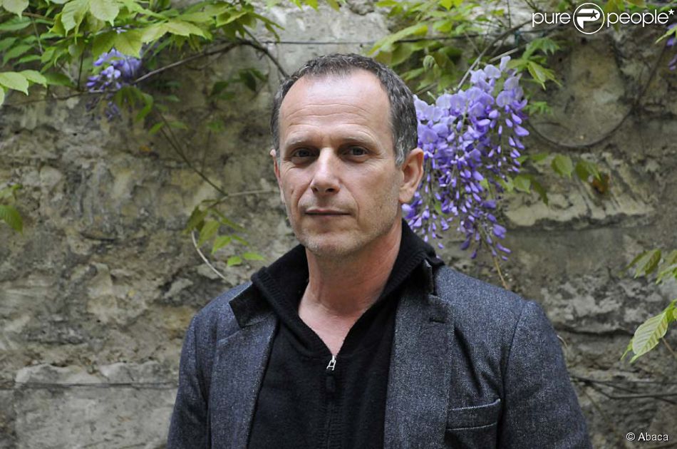 Charles Berling, à Paris, le 15 avril 2011. - Purepeople