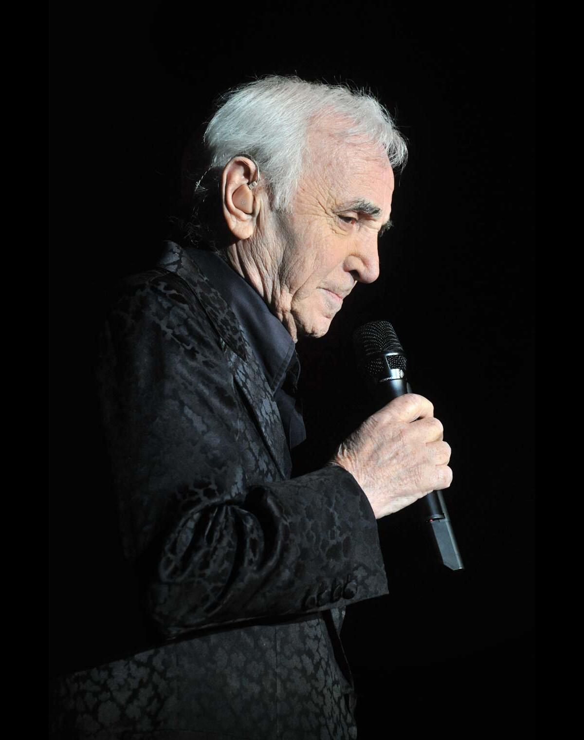 Photo : Charles Aznavour en concert à Anvers, le 26 mars 2011. - Purepeople