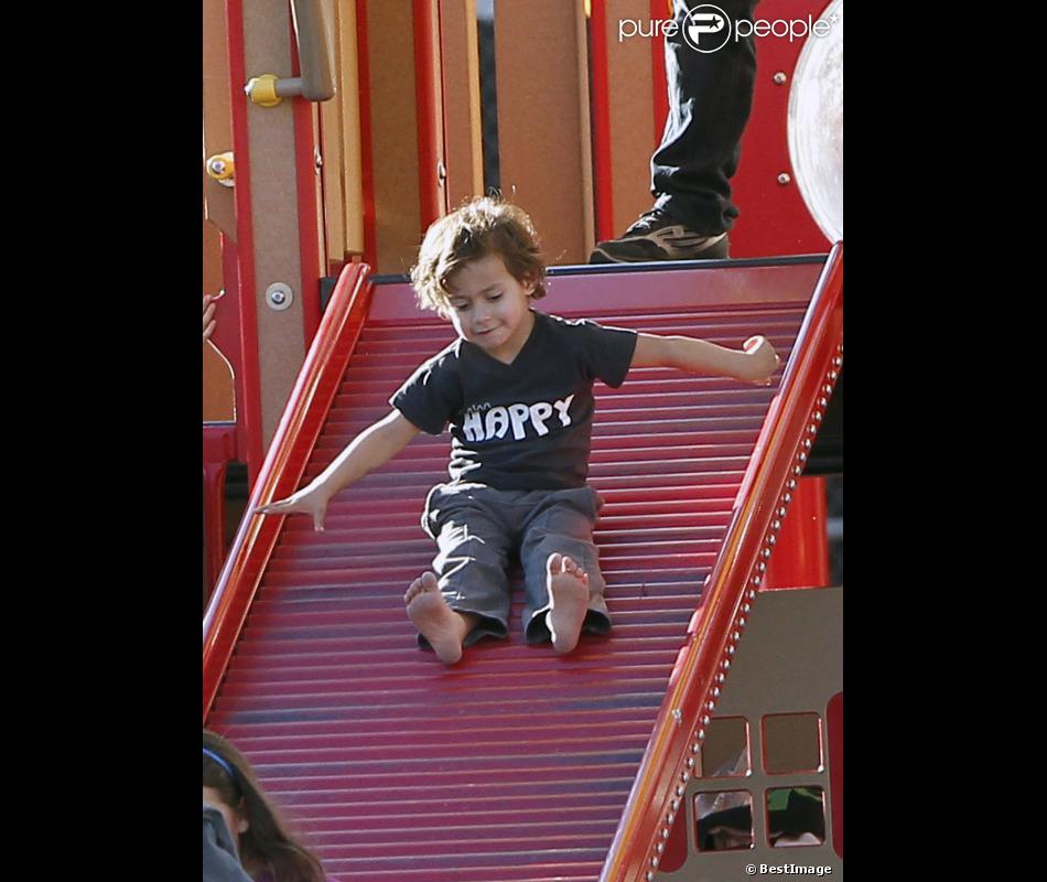 Max Anthony, fils de Marc et Jennifer Lopez s'amuse comme un petit fou ...