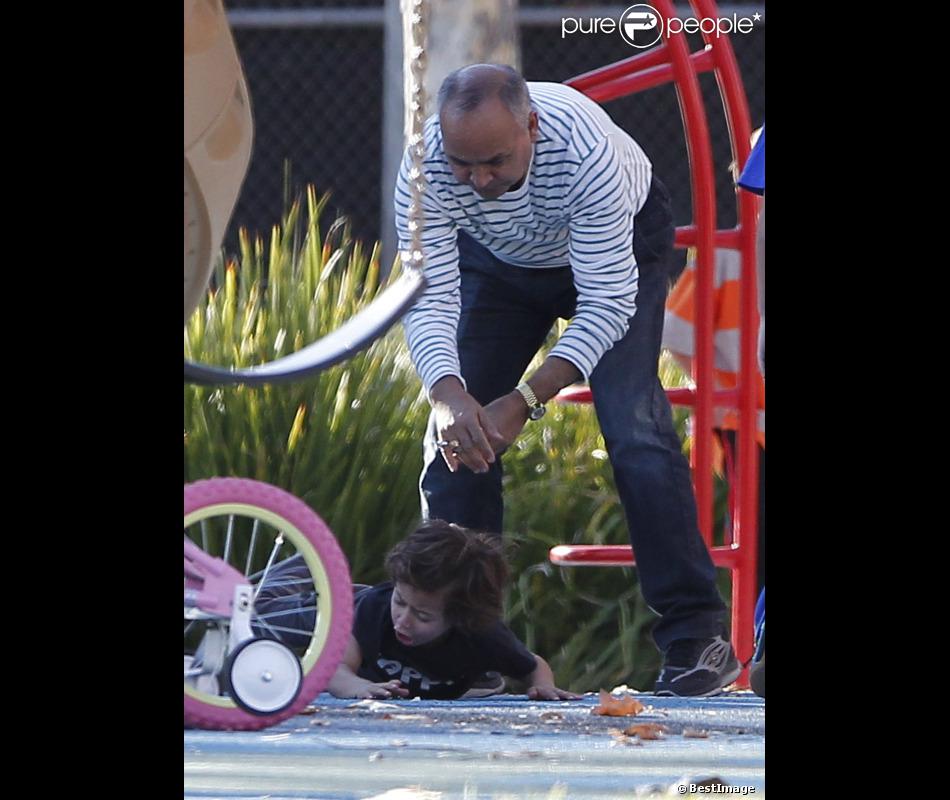 Max Anthony, fils de Marc et Jennifer Lopez s'amuse dans un parc de Los ...