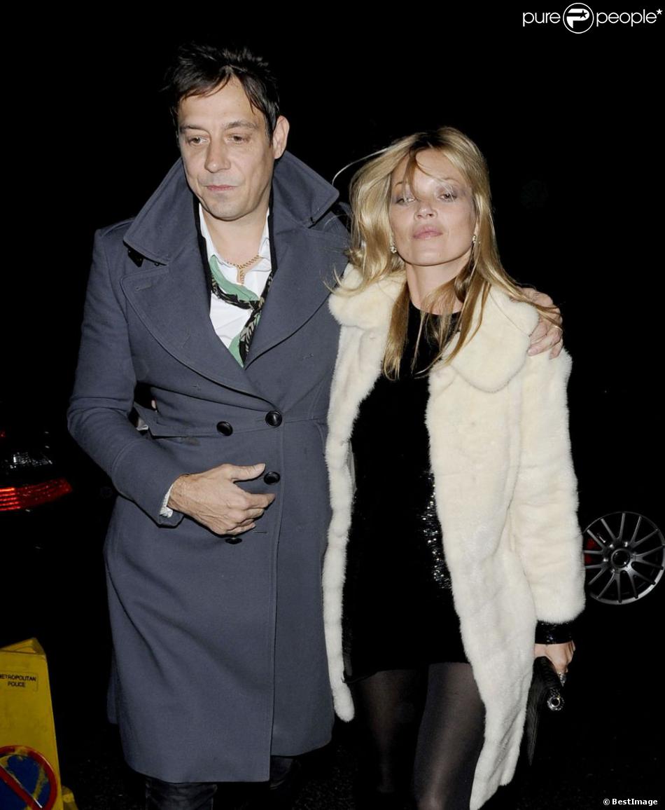 Jamie Hince et Kate Moss amoureux lors de sa soirée d'anniversaire à ...