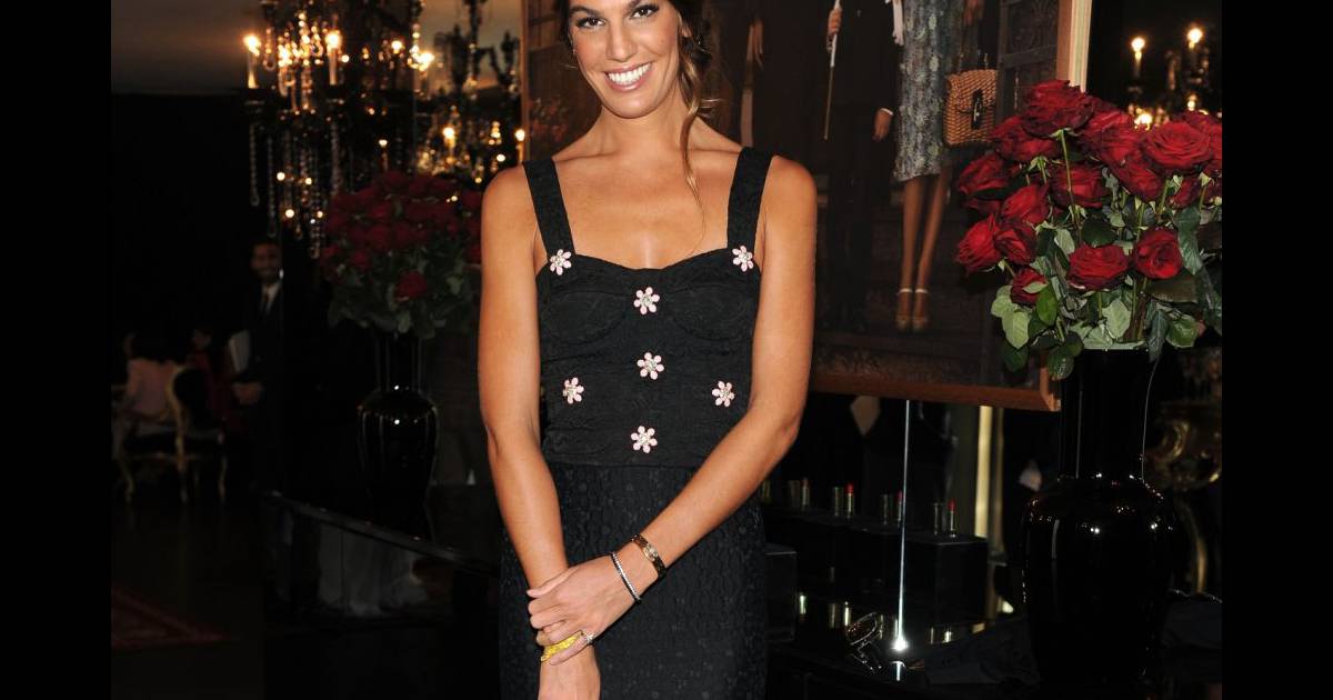Bianca Brandolini d'Adda souriante lors du défilé Dolce & Gabbana à ...