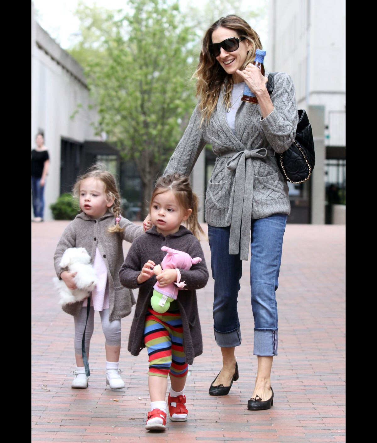 Photo : Sarah Jessica Parker escorte ses deux jumelles Marion et ...