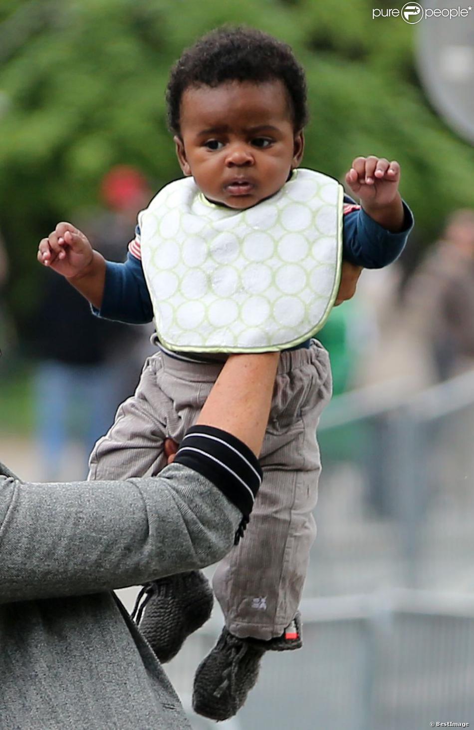 Craquant, Jackson Theron, le fils de Charlize Theron, en compagnie de ...