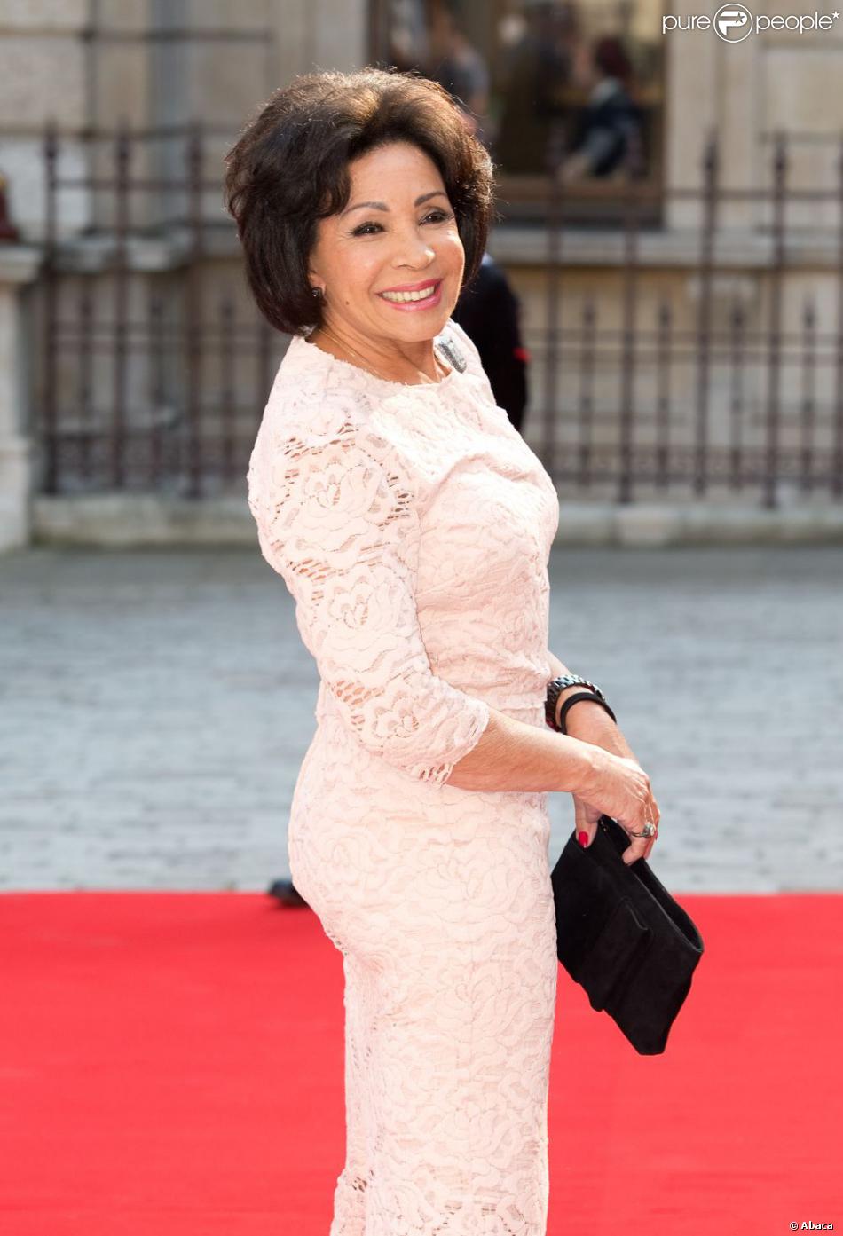 Dame Shirley Bassey. La reine Elizabeth II avait rendez-vous avec des ...