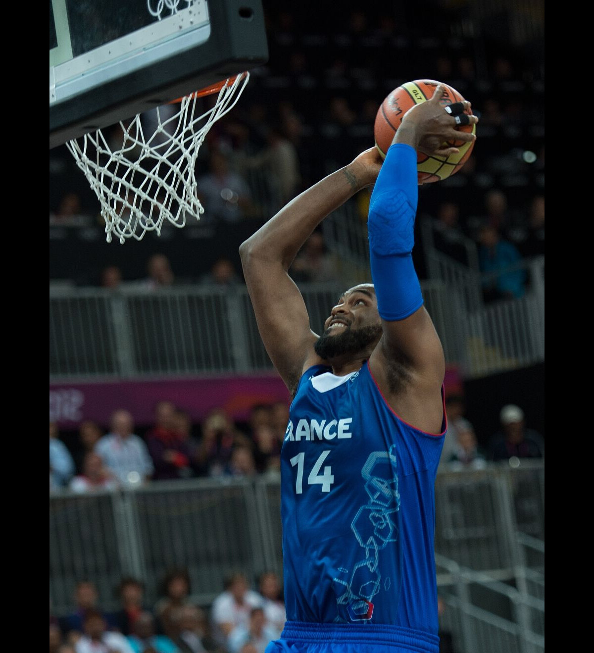 Photo : Ronny Turiaf lors de la rencontre entre l'équipe de France et ...