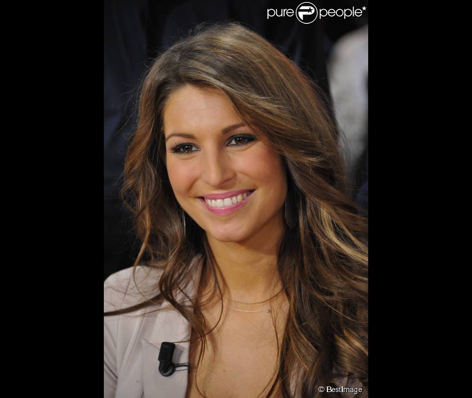 Laury Thilleman en décembre 2011 à Paris - Purepeople