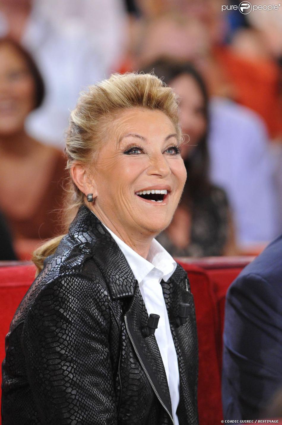 Sheila célèbre cinq décennies de carrière sur le plateau de Vivement ...