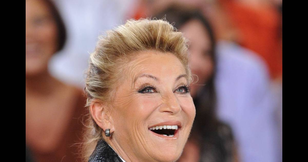 Sheila célèbre cinq décennies de carrière sur le plateau de Vivement ...