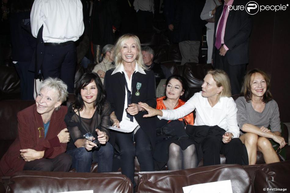 Arlette Gordon entre ses amies Tonie Marshall, Evelyne Bouix, Anouk ...
