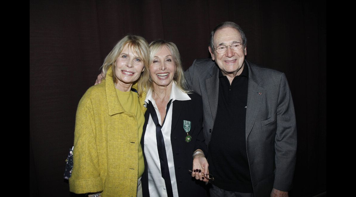 Photo : Arlette Gordon "Officier des Arts et Lettres" entre Candice ...