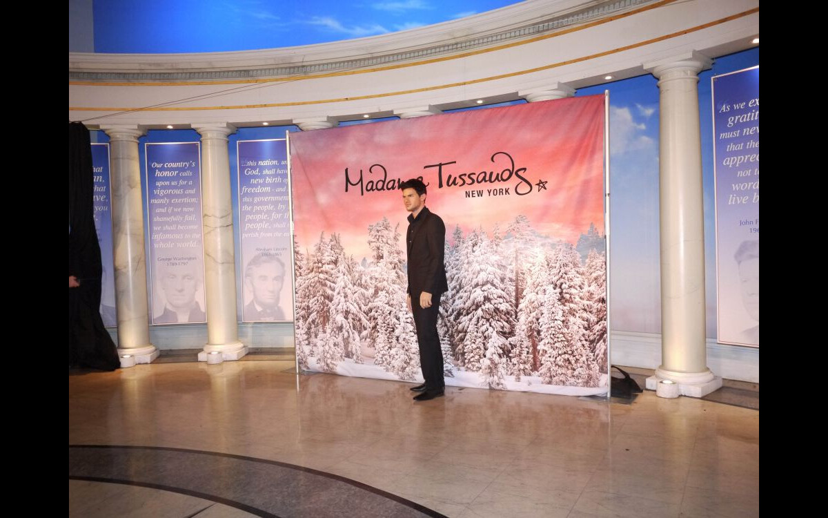 Photo : La statue de cire de Taylor Lautner inaugurée au musée Madame ... Photo : La statue de cire de Taylor Lautner inaugurée au musée Madame ...