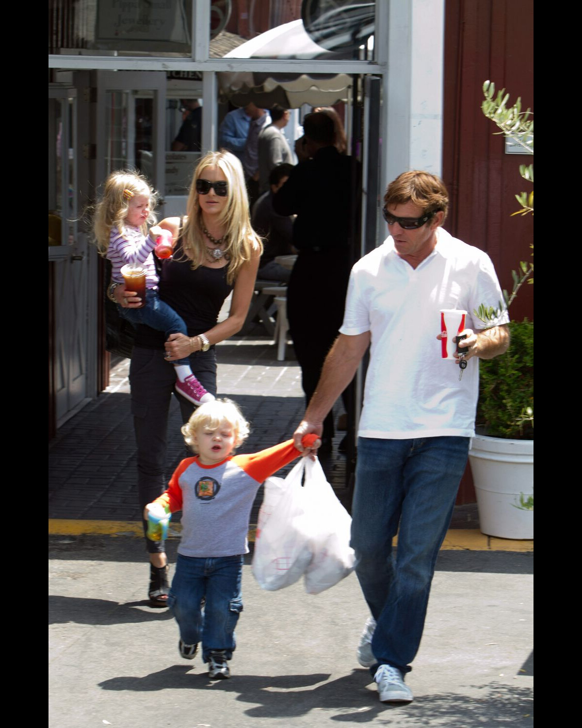Photo : Dennis Quaid et sa femme Kimberly Buffington avec leurs jumeaux ...