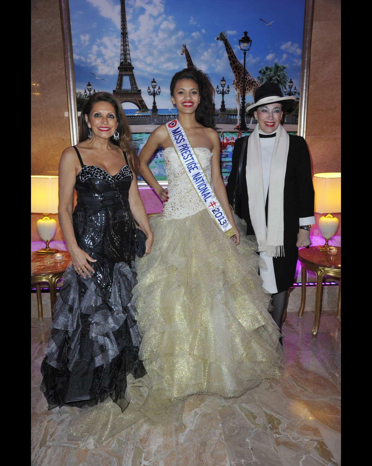 Photo : Auline Grac, Miss Prestige National, en compagnie de Geneviève ...