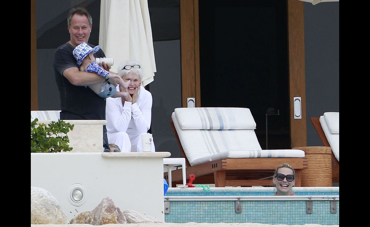 Photo : Molly Sims, son mari Scott Stuber et leur fils Brooks profitent ...