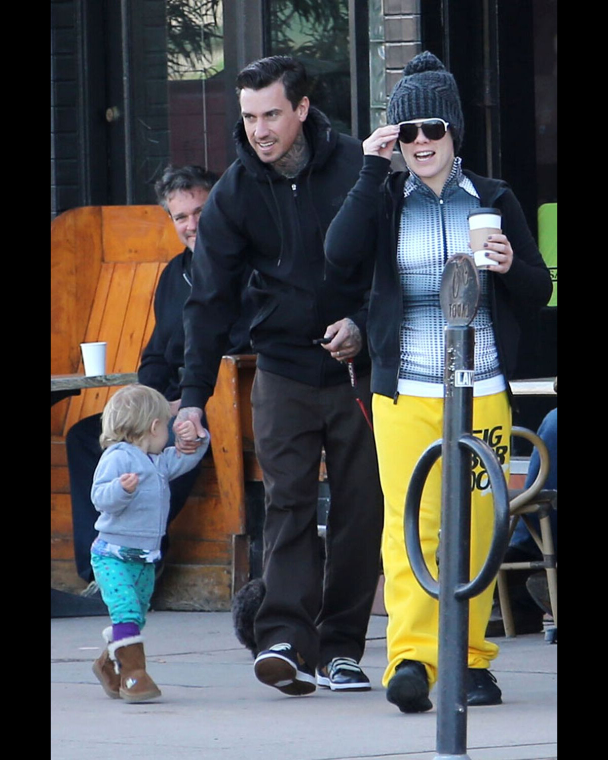 Photo : La chanteuse Pink, son mari Carey Hart et leur fille Willow ...