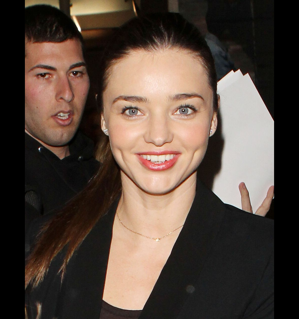 Photo : Miranda Kerr, généreuse et accessible, signe des autographes à ...