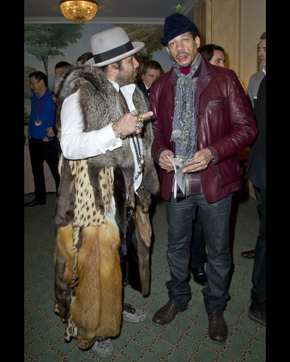 Photo : JoeyStarr et Jumping Bull aka. Geronimo lors de la vente-aux ...