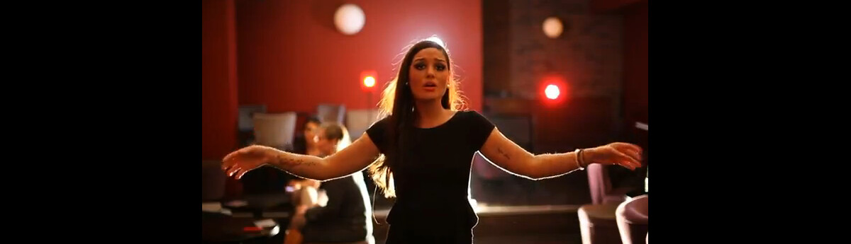 Photo : Léa Zeliah dans son tout premier clip, "Tout n'a qu'un temps ...