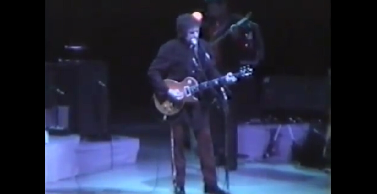 Vidéo : Bob Dylan interprète Blind Willie McTell sur scène - Purepeople