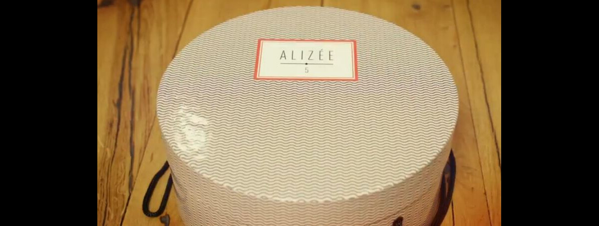 Photo : Le coffret collector de nouvel album d'Alizée, intitulé 5 et ...