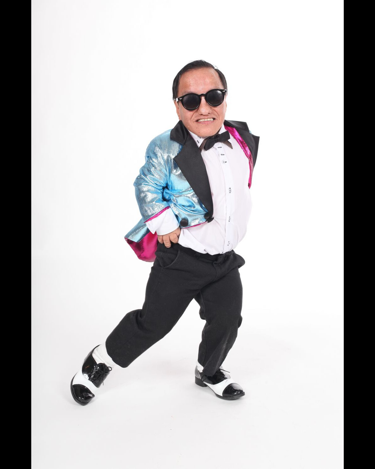 Photo : Alex Sotomayor, déguisé en mini-Psy, danse le "Gangnam Style ...