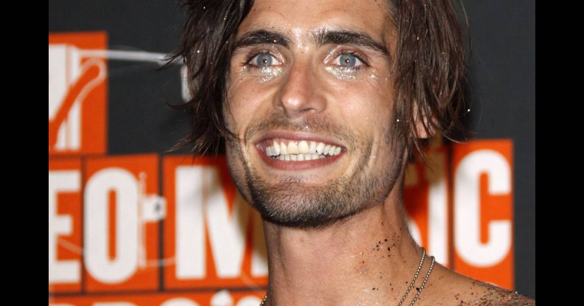 Tyson Ritter (All-American Rejects) s'est fiancé avec la belle Elena ...