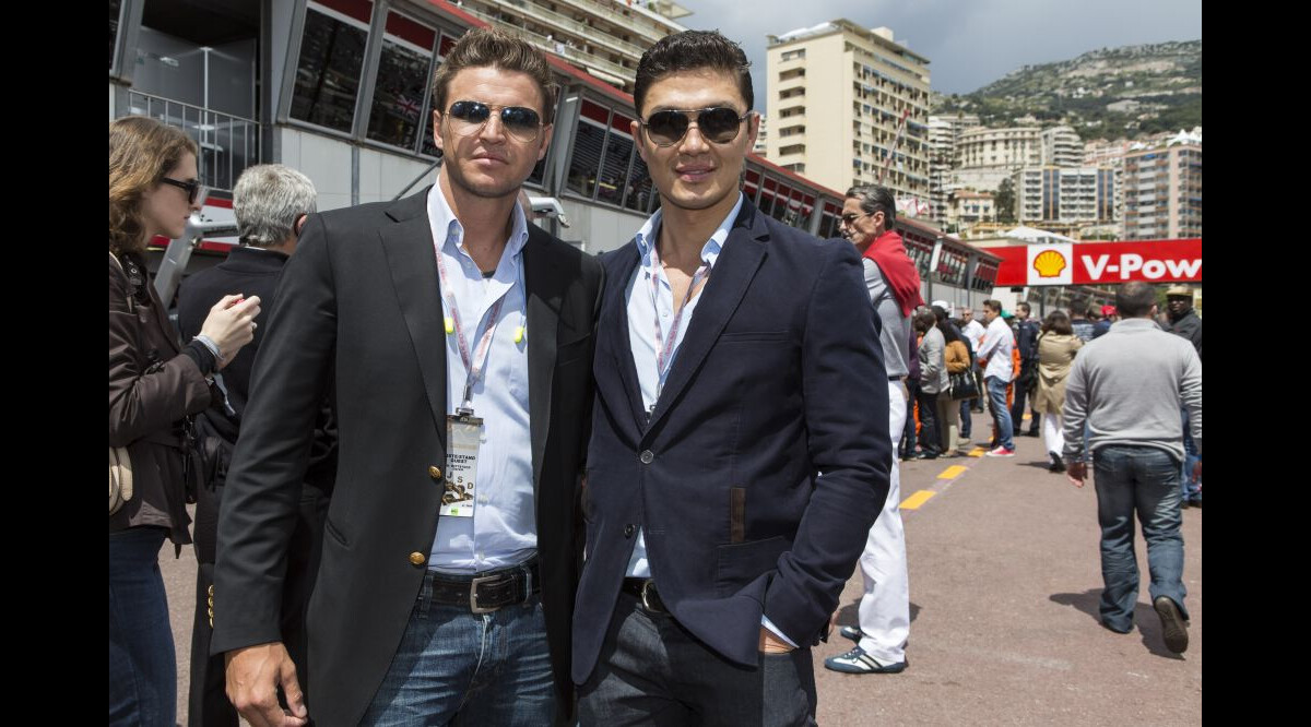 Photo : Garret Wittstock, Rick Yune dans les allées du paddock du Grand ...