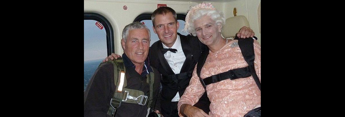 Photo : Mark Sutton et Gary Connery juste avant d'effectuer le saut en ...