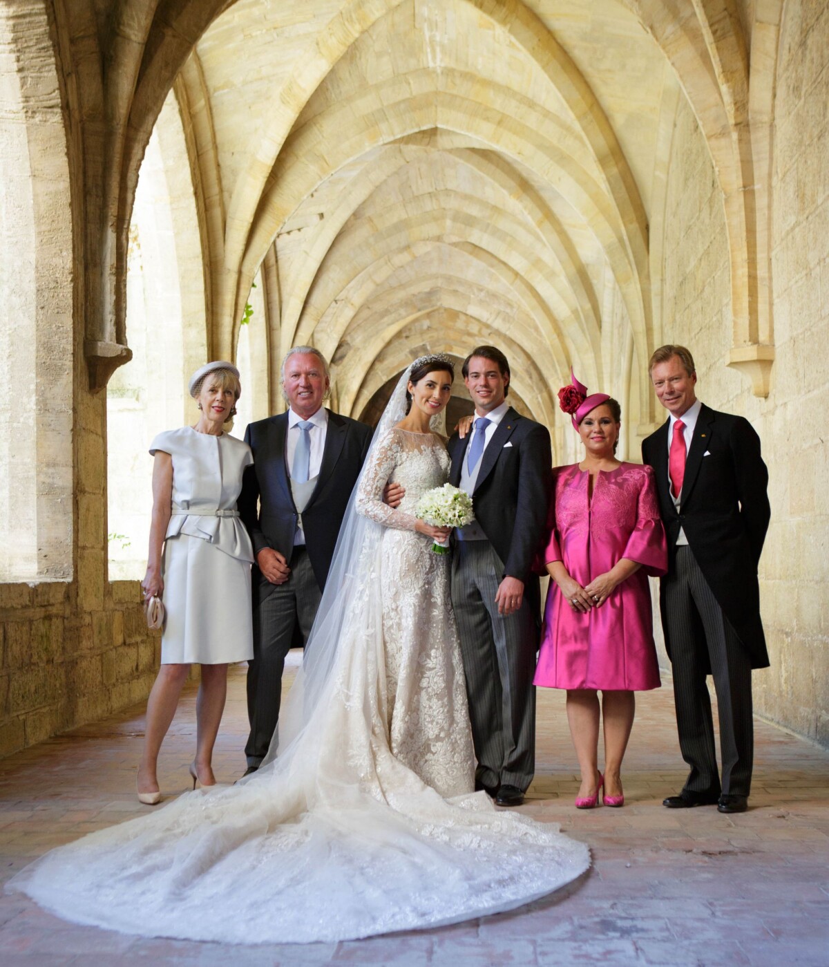Photo : Portrait officiel des mariés entourés de leurs parents ...