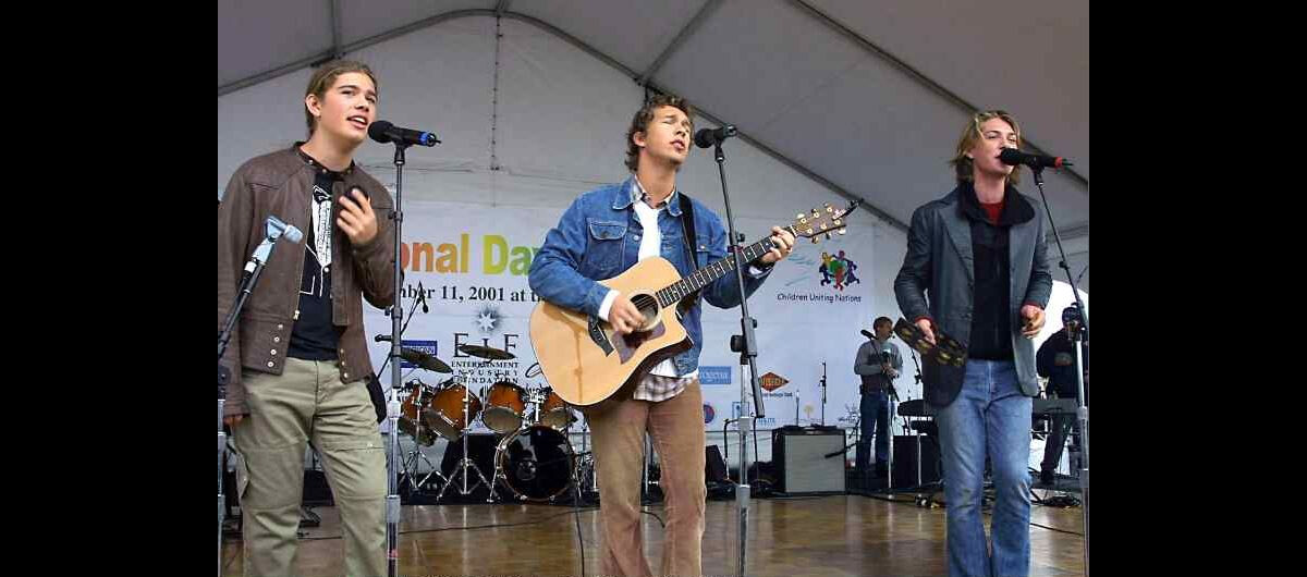 Photo : Les frères Hanson en concert à Santa Monica en 2001. - Purepeople