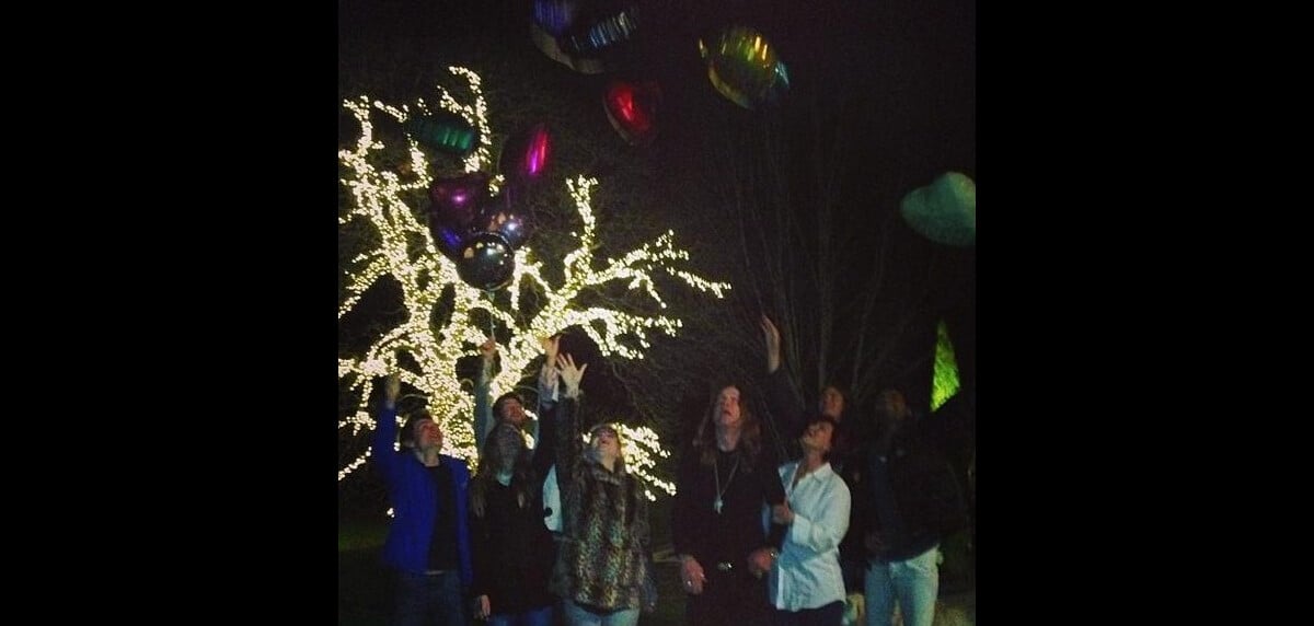 Photo : Chez les Osbourne, à Noël on lance des ballons. - Purepeople
