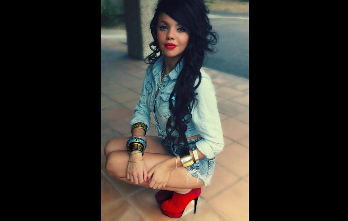 Photo : Niia Hall la mini-Nabilla de la Toile - Ode (Purepeople)