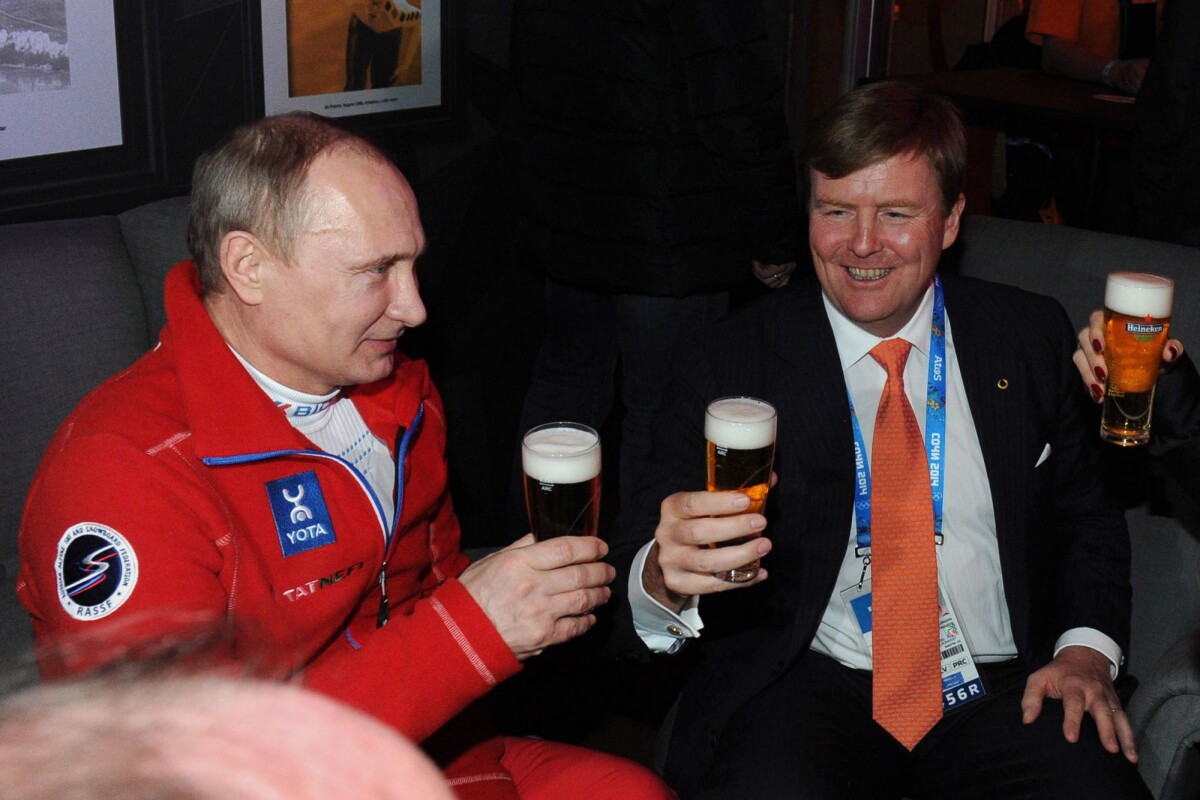 Photo : Vladimir Poutine est venu boire une bière à la Holland Heineken ...