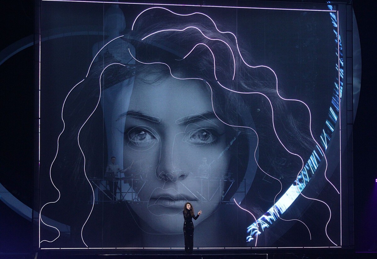 Photo : Lorde sur scène durant les Brit Awards 2014. Londres, le 19 ...