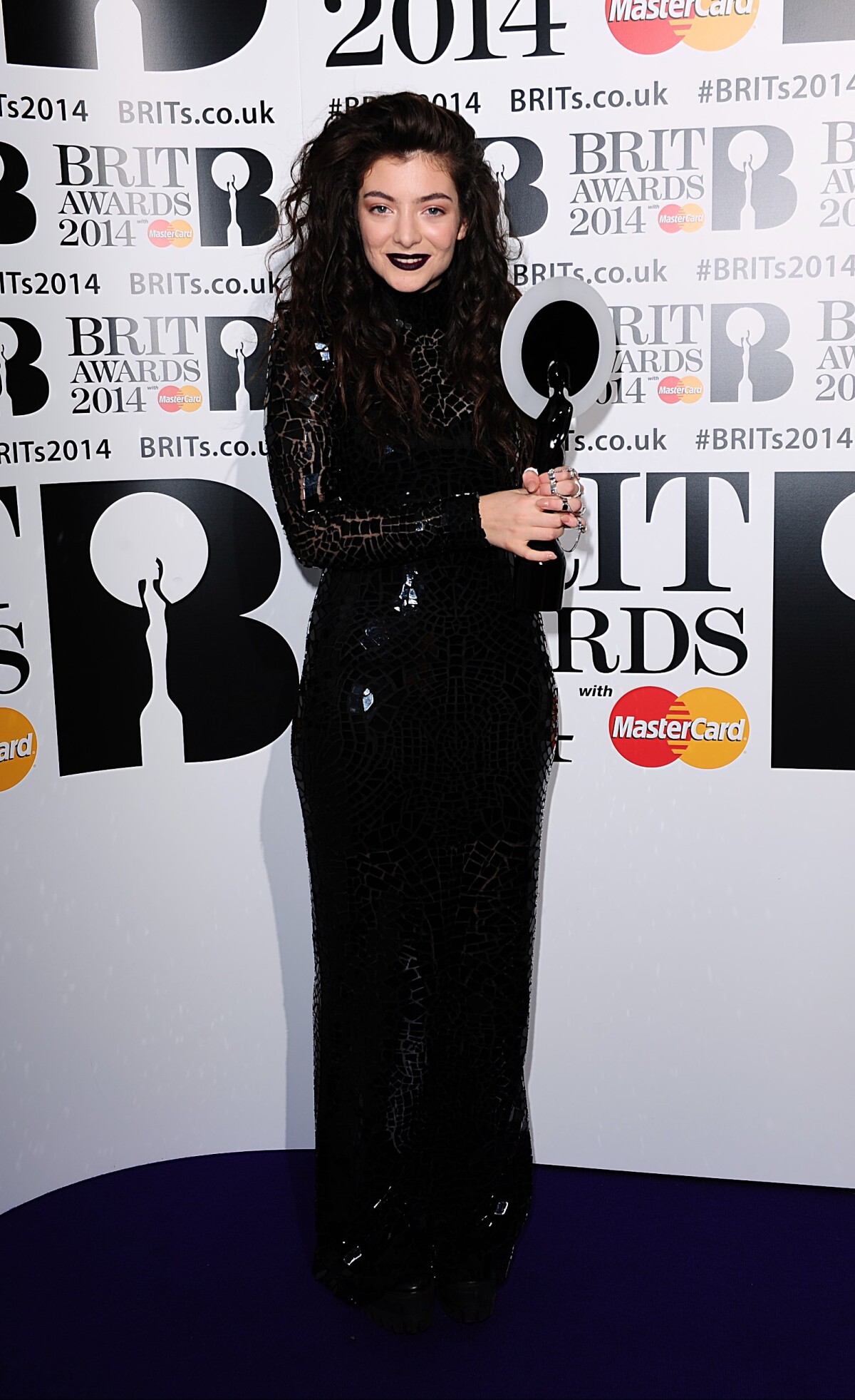 Photo : Lorde et son prix d'artiste féminin international de l'année ...