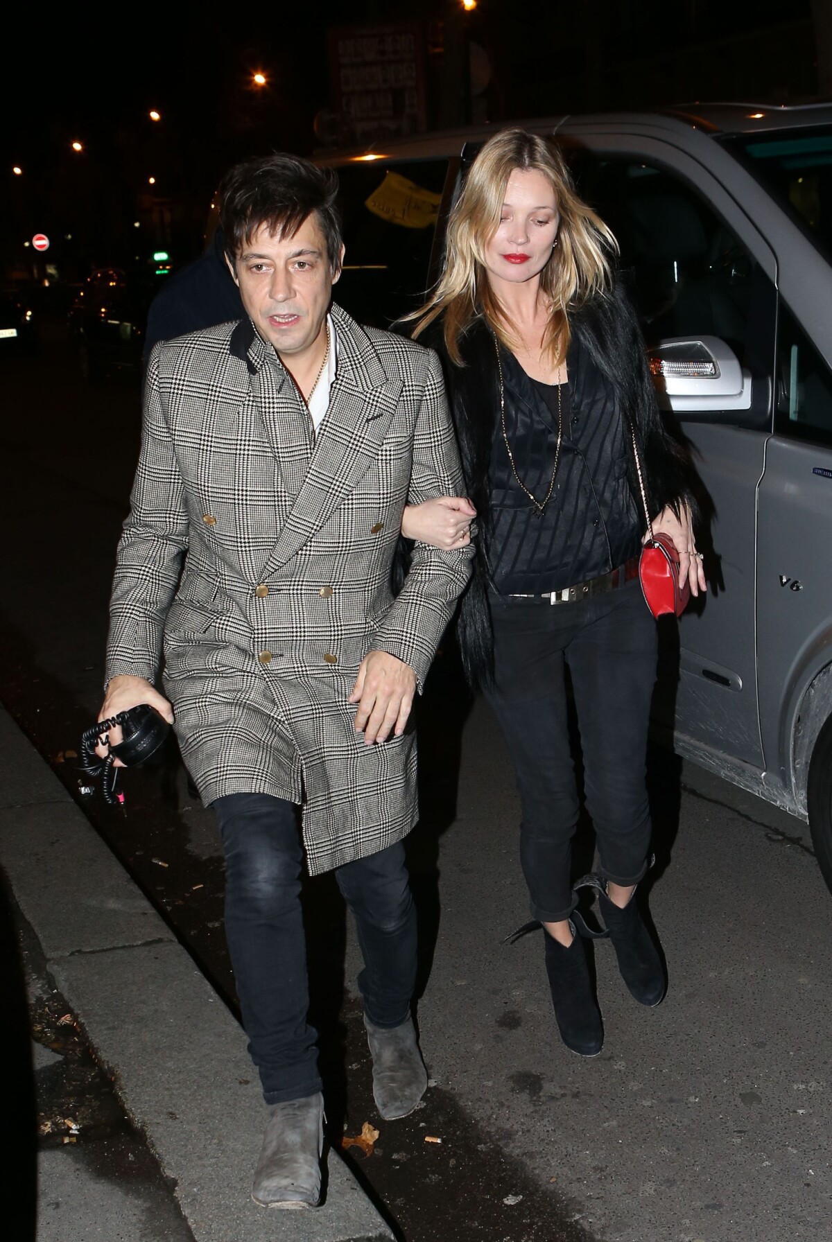 Photo : Jamie Hince et Kate Moss, ultrachic en noir, vont dîner à la ...