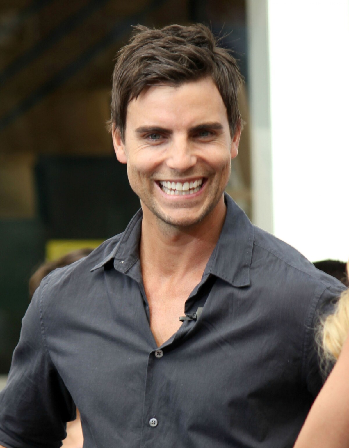 Vidéo : Colin Egglesfield sur le plateau de l'émission Extra, à Los ...