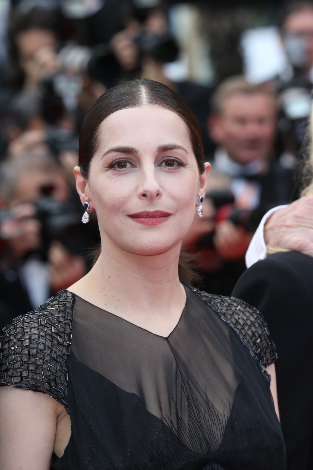 Photo : Amira Casar lors de la montée des marches du film Saint-Laurent ...