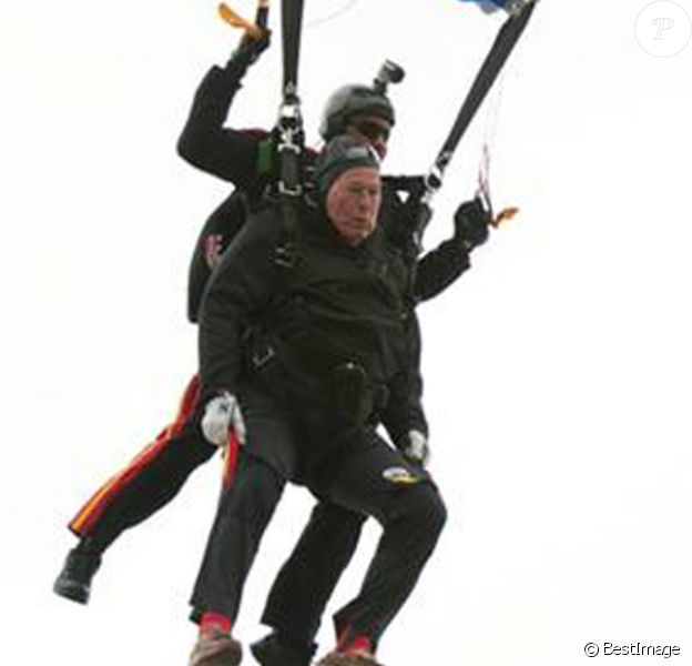 George Bush père : 'Euphorique' pour ses 90 ans, il s'offre un saut en ...