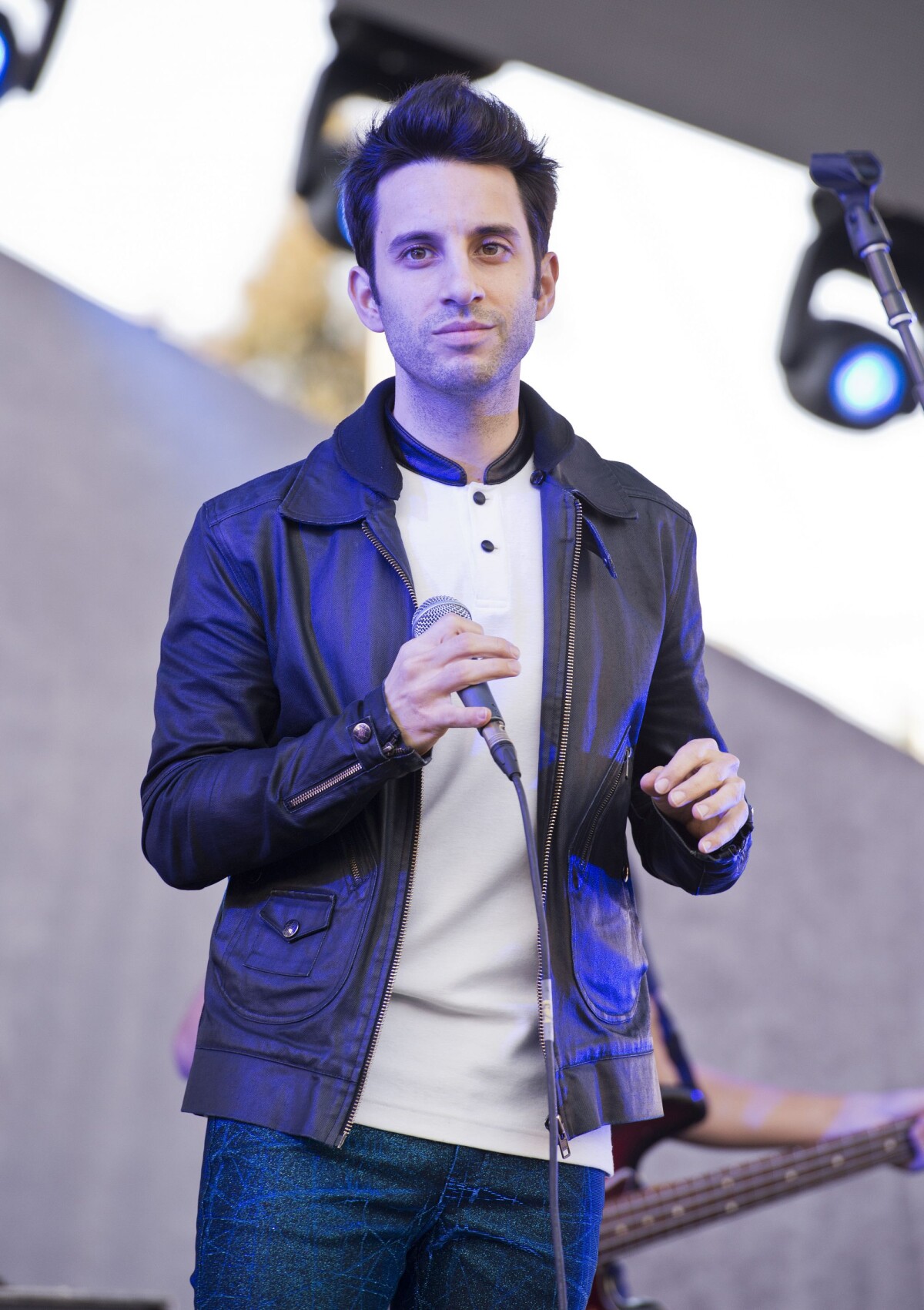Photo : Chad Vaccarino de A Great Big World sur scène à Los Angeles, le ...