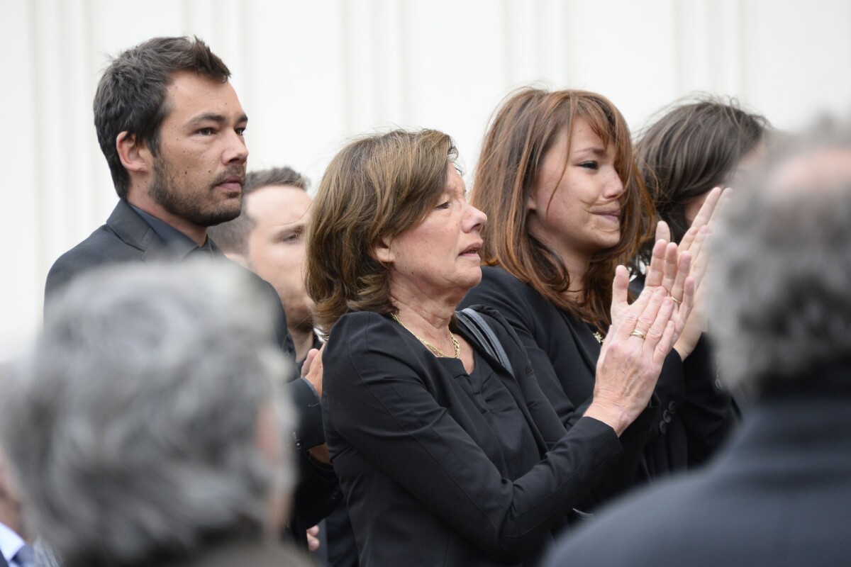 Photo : L'épouse de Benoît Duquesne, Elisabeth, et leurs enfants ...