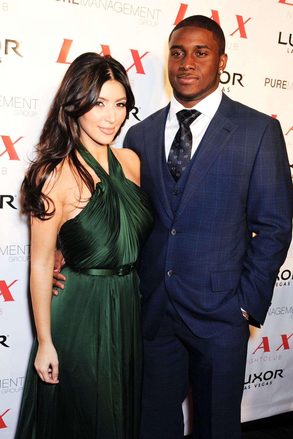 Photo : Kim Kardashian et Reggie Bush poses à Las Vegas, le 24 octobre ...